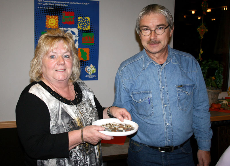 Mitglied Rolf Conrad organisierte 40-jähriges Jubiläum der Nadel-Sammler » 1.FCK Fanclub ...